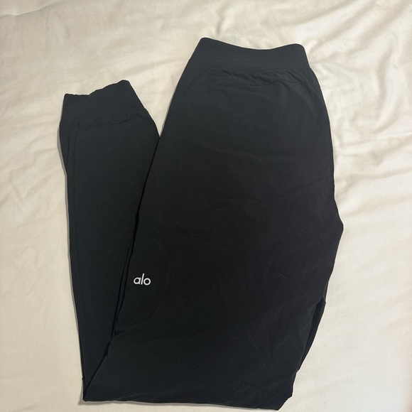 ALO Yoga | Pants & Jumpsuits | Alo Yoga Black Bottoms Joggers | Poshmark
